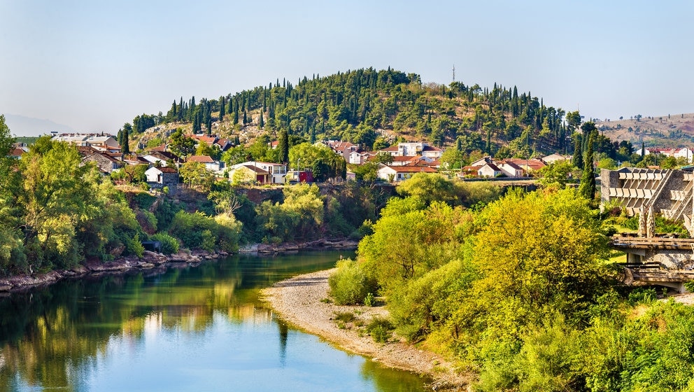 Surrounded by Stunning Mountains: 6 Must-Visit Tourist Spots in ...